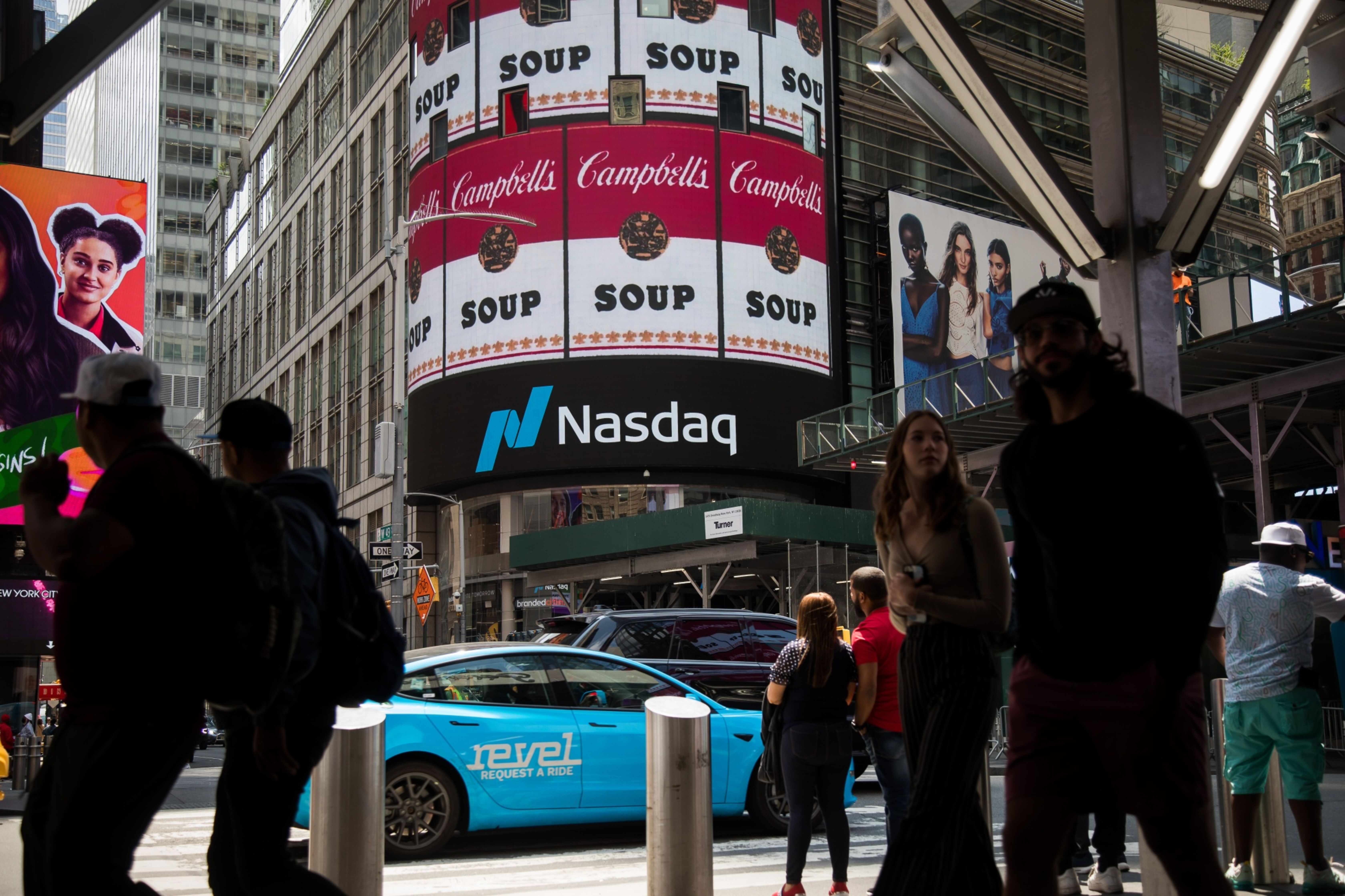 Nasdaq 100 Reshuffle Adds Twist to $2.4 Trillion Options Event ...