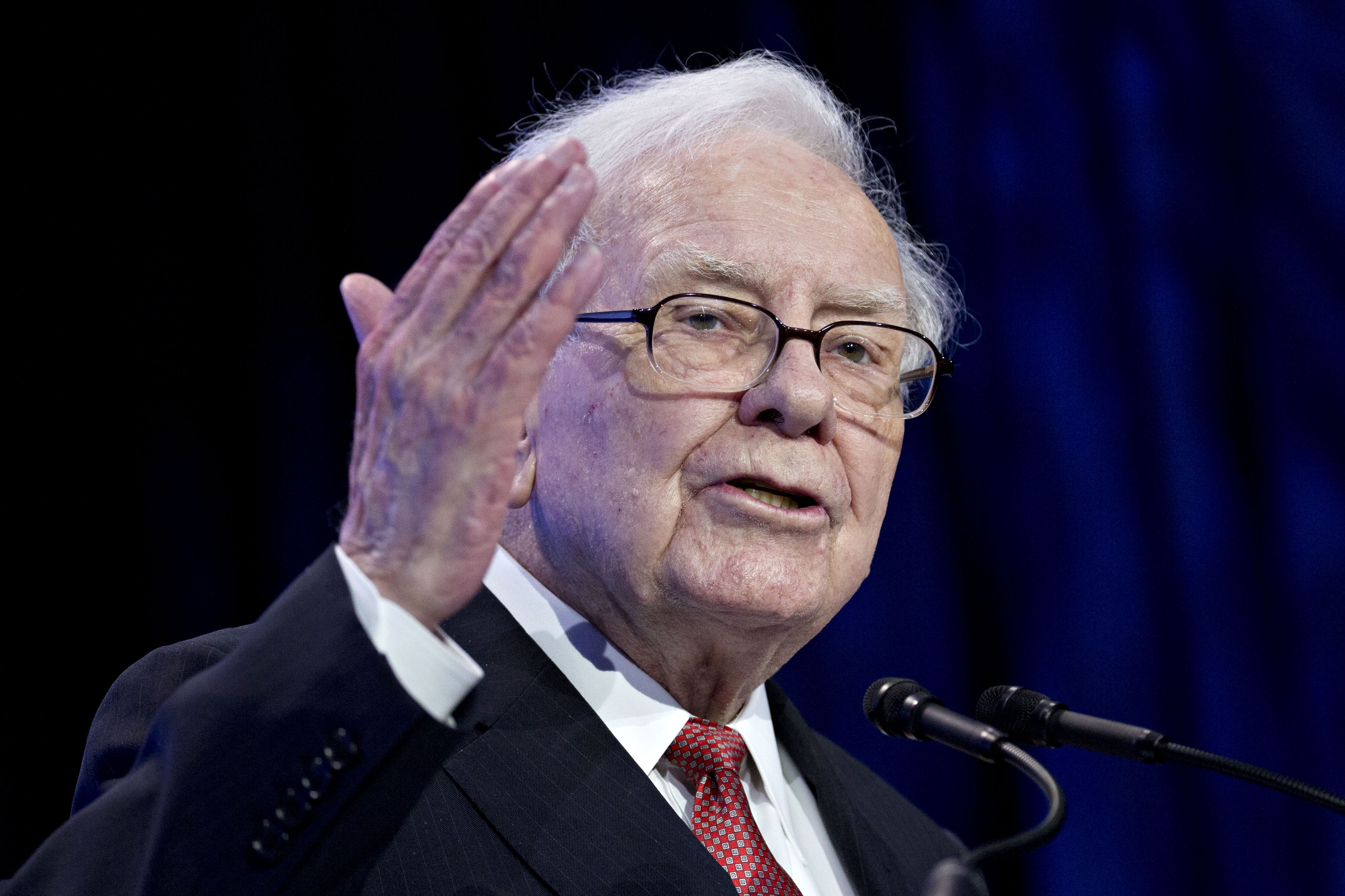 Warren Buffett's Big Bet on Japan Trading Firms Helps Push Analyst ...