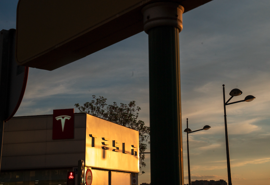 Tesla at Risk of a ‘Throwaway Year’ Without a New Narrative From ...